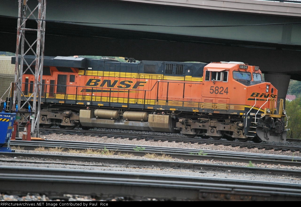 BNSF 5824